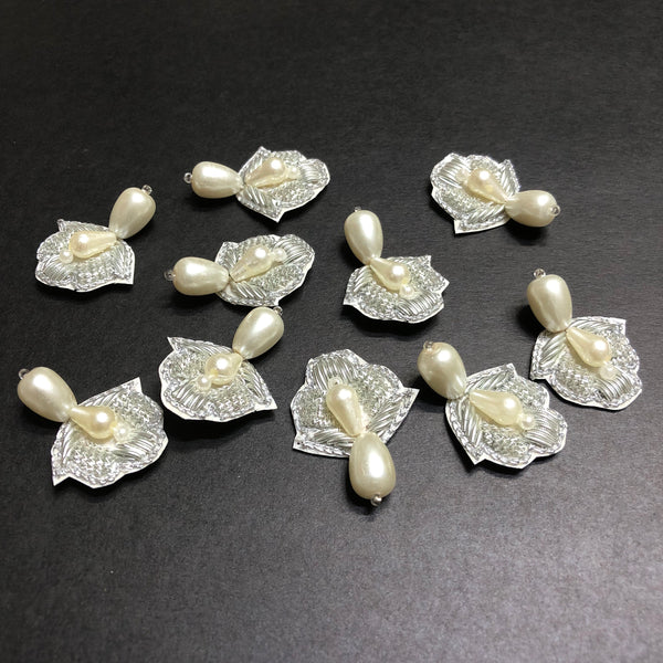 Bell Off-white Pearly Silver Bunch – Carchop Need